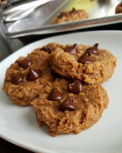 Clean Peanut Butter Chocolate Chip Cookies | Clean Food Crush