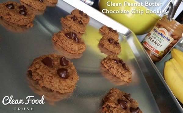 Clean Peanut Butter Chocolate Chip Cookies | Clean Food Crush