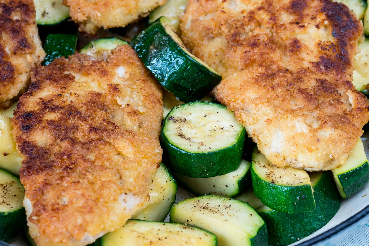 This Grain Free Crispy Garlic Chicken and Zucchini is a Crowd Pleaser ...