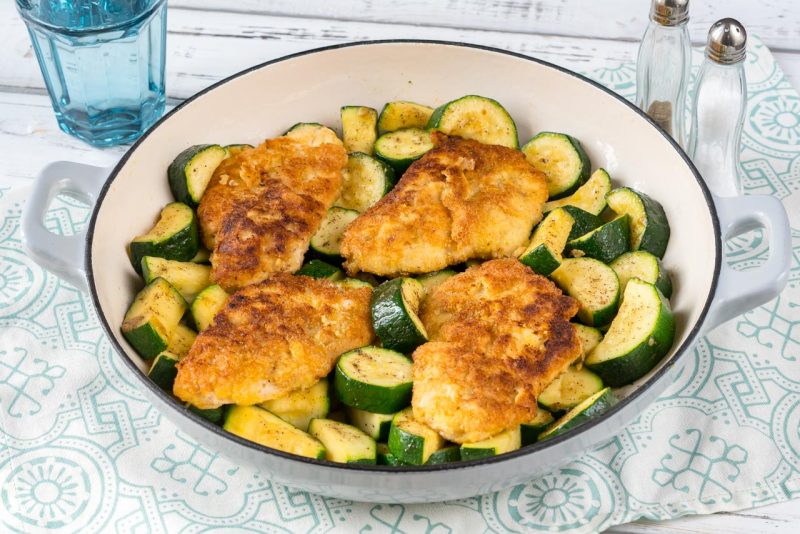 This Grain Free Crispy Garlic Chicken and Zucchini is a Crowd Pleaser ...