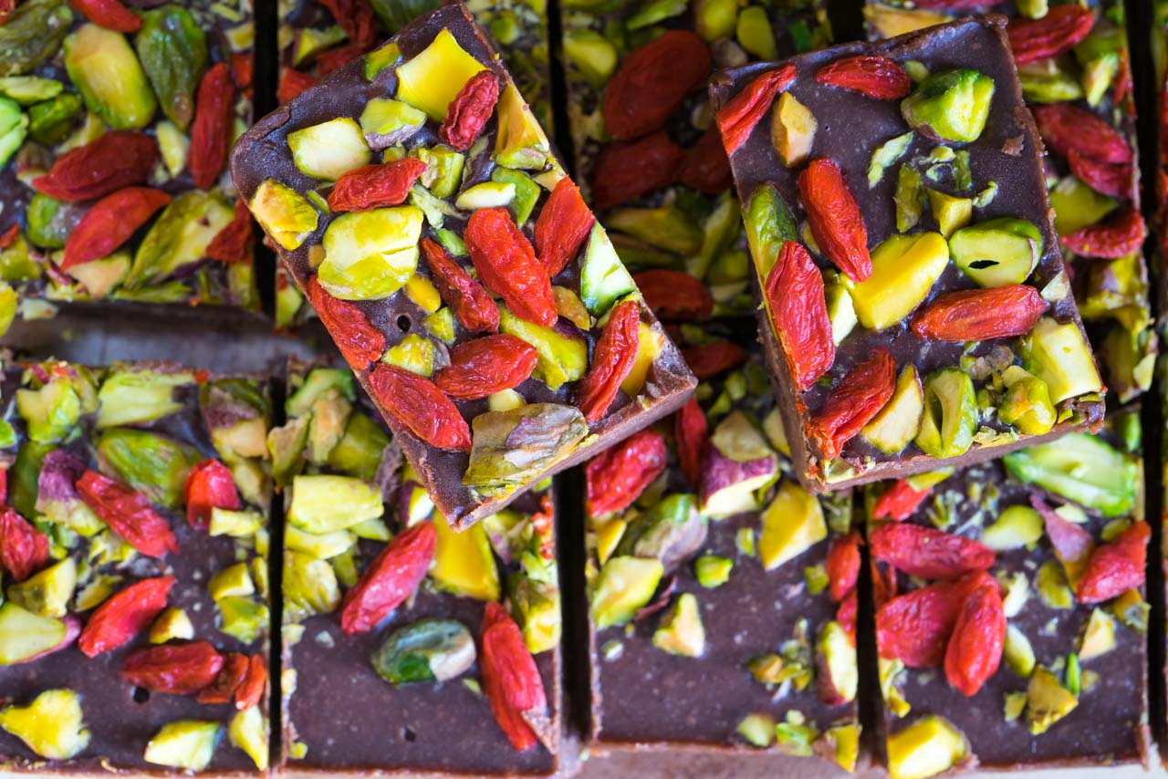 This Pistachio Goji Chocolate Fudge is a Divine Clean Eating Treat ...
