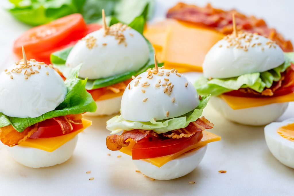 These BLT Egg ‘Buns’ are the Perfect Protein Breakfast or Snack ...