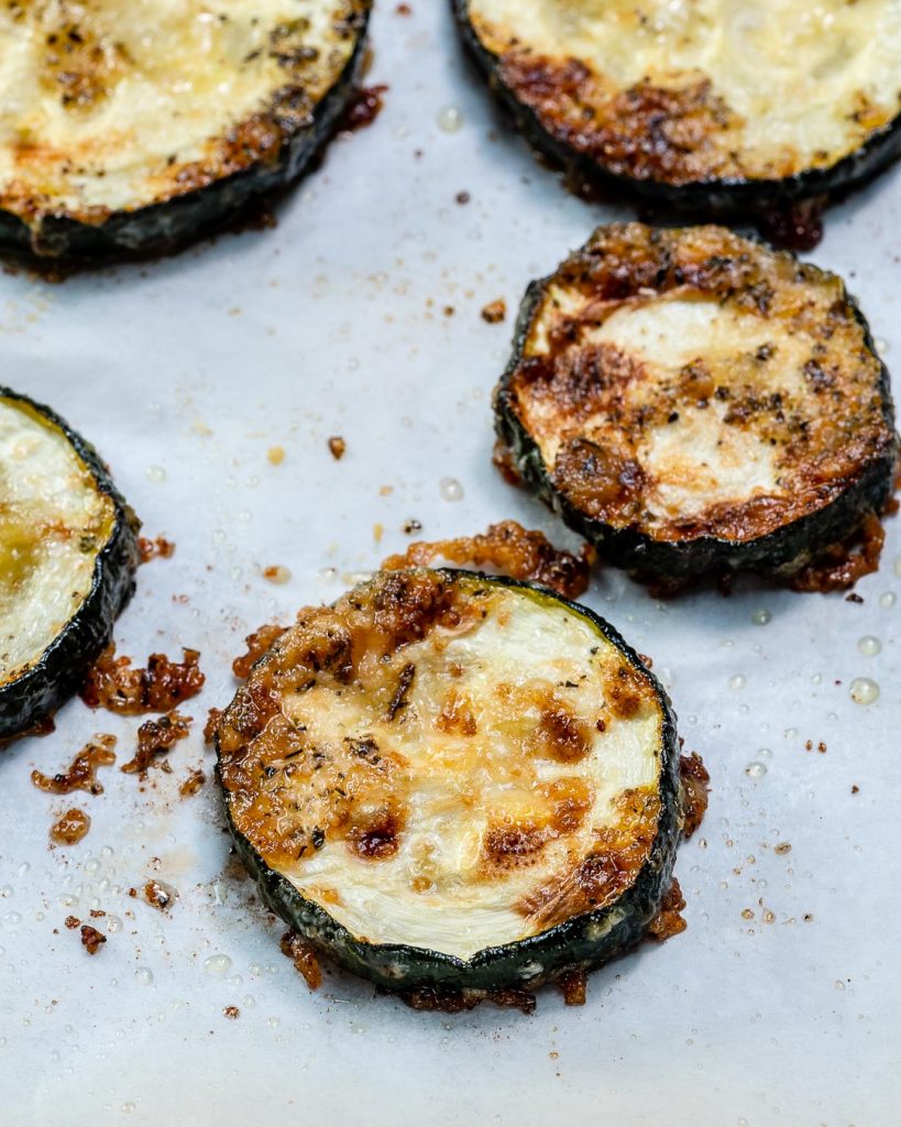 Make these Parmesan Baked Zucchini Rounds for a Healthy Chip ...