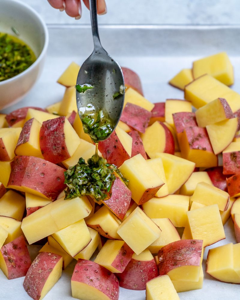 These Crispy Garlic Herb Roasted Potatoes Make a Delicious Side-Dish ...