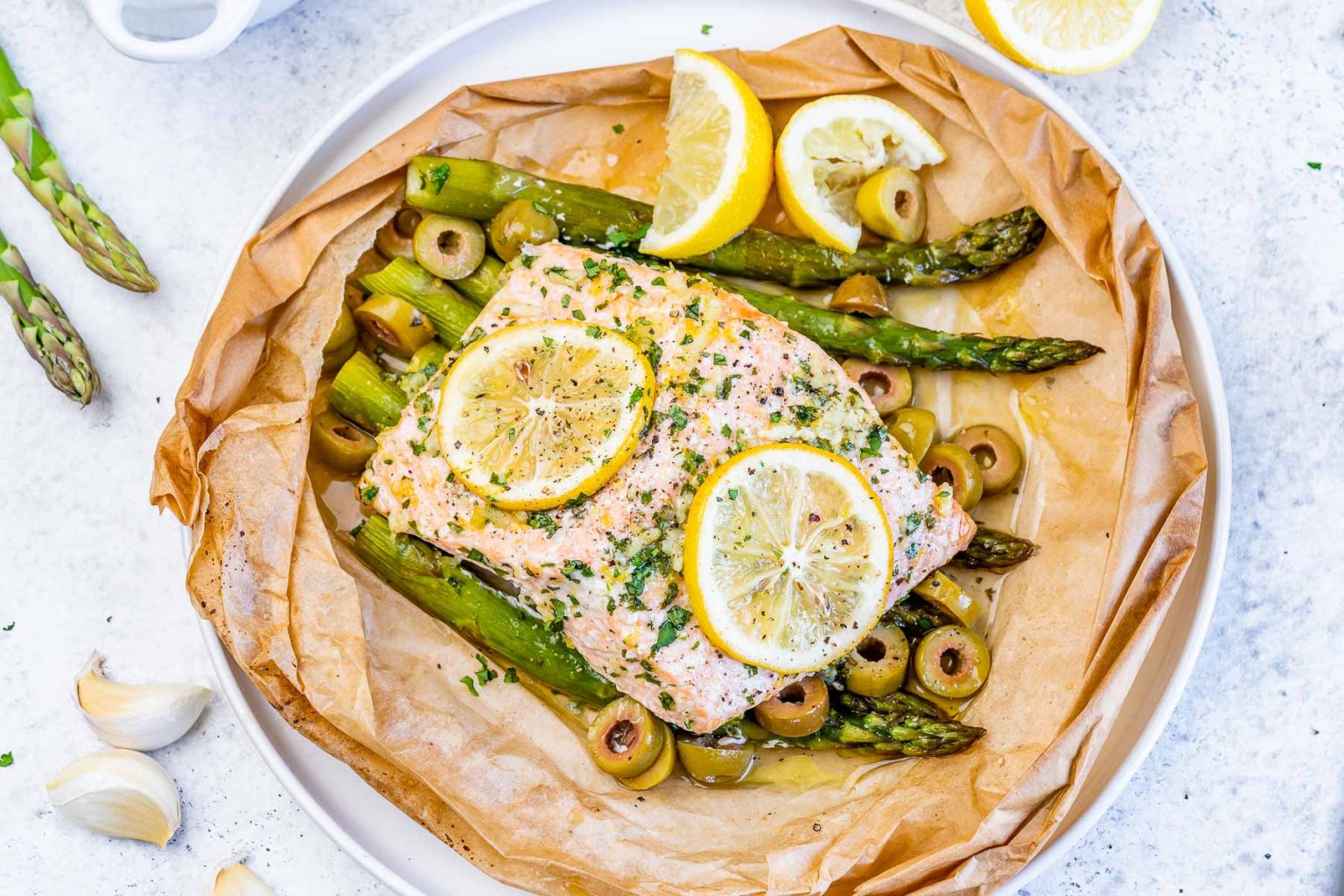 [VIDEO] Lemon-Garlic Salmon Packets | Clean Food Crush
