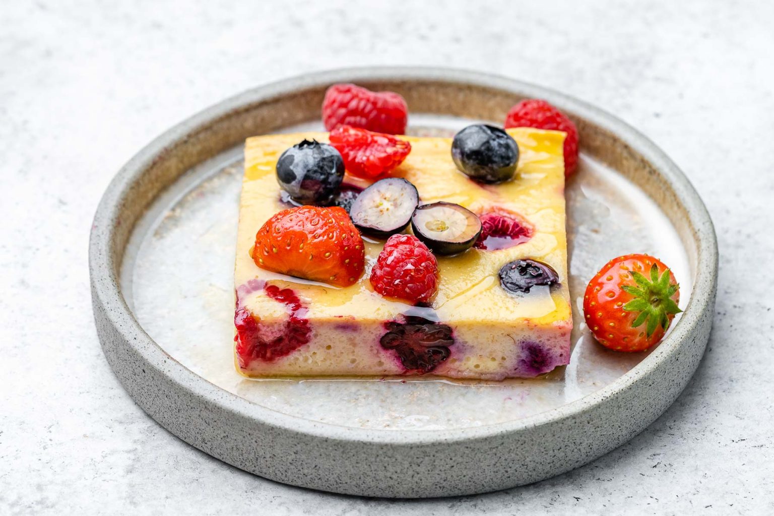 [VIDEO] Breakfast Fruit + Yogurt Bake | Clean Food Crush