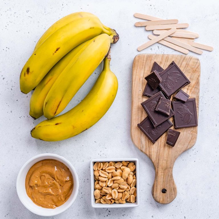 [VIDEO] Snickers Candy Bar Banana Pops | Clean Food Crush