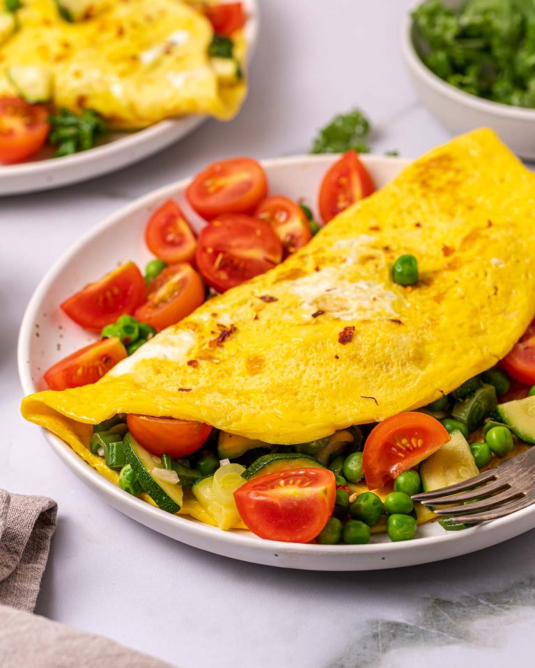 Veggie Stuffed Omelet🍅🌱 | Clean Food Crush