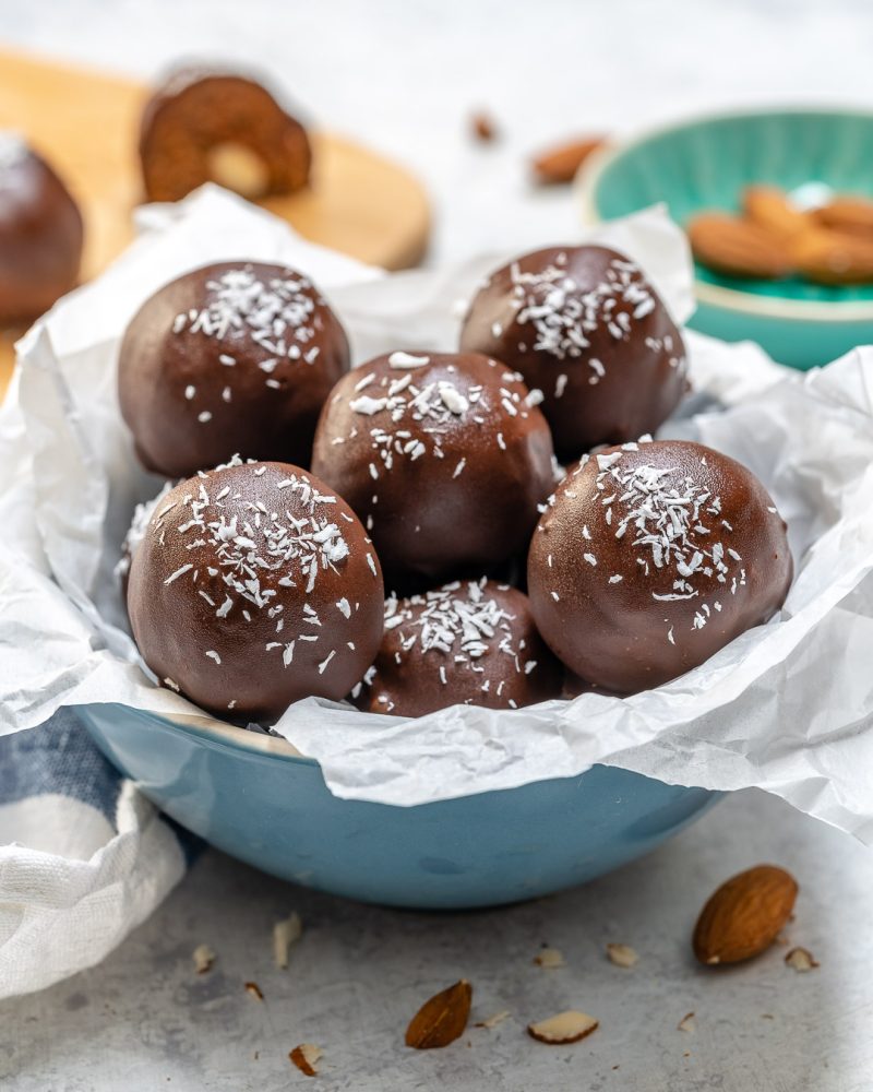 Chocolate Almond No-Bake Truffles | Clean Food Crush