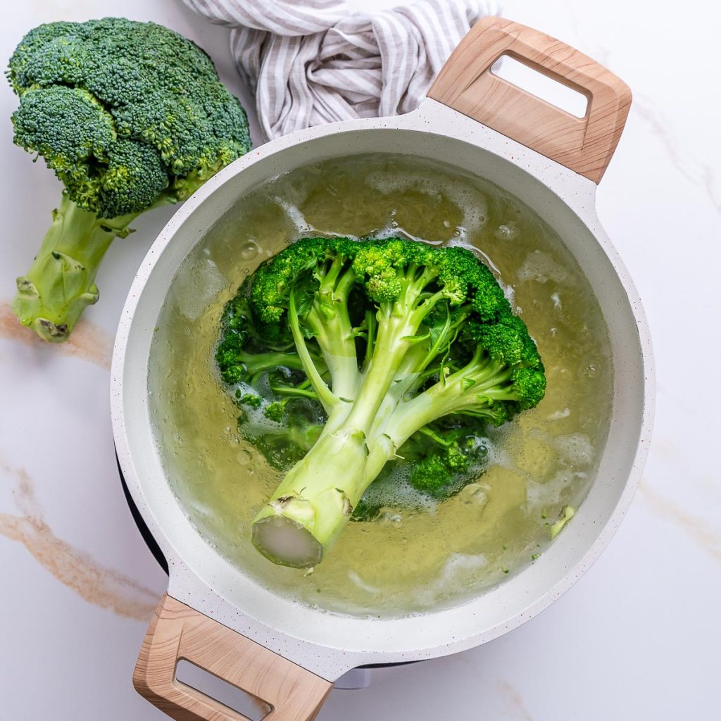 [VIDEO] Crispy Smashed Broccoli 🥦 | Clean Food Crush